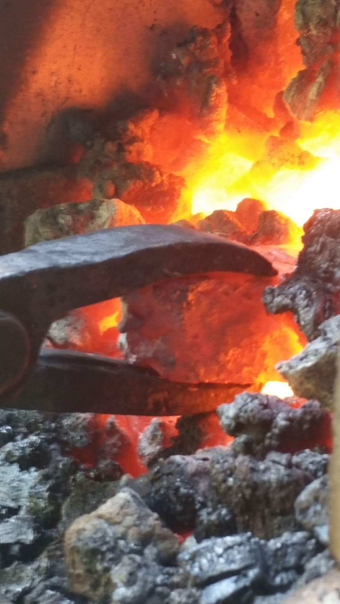 Working iron and high carbon steel bloom - Swordsmithing - I Forge Iron