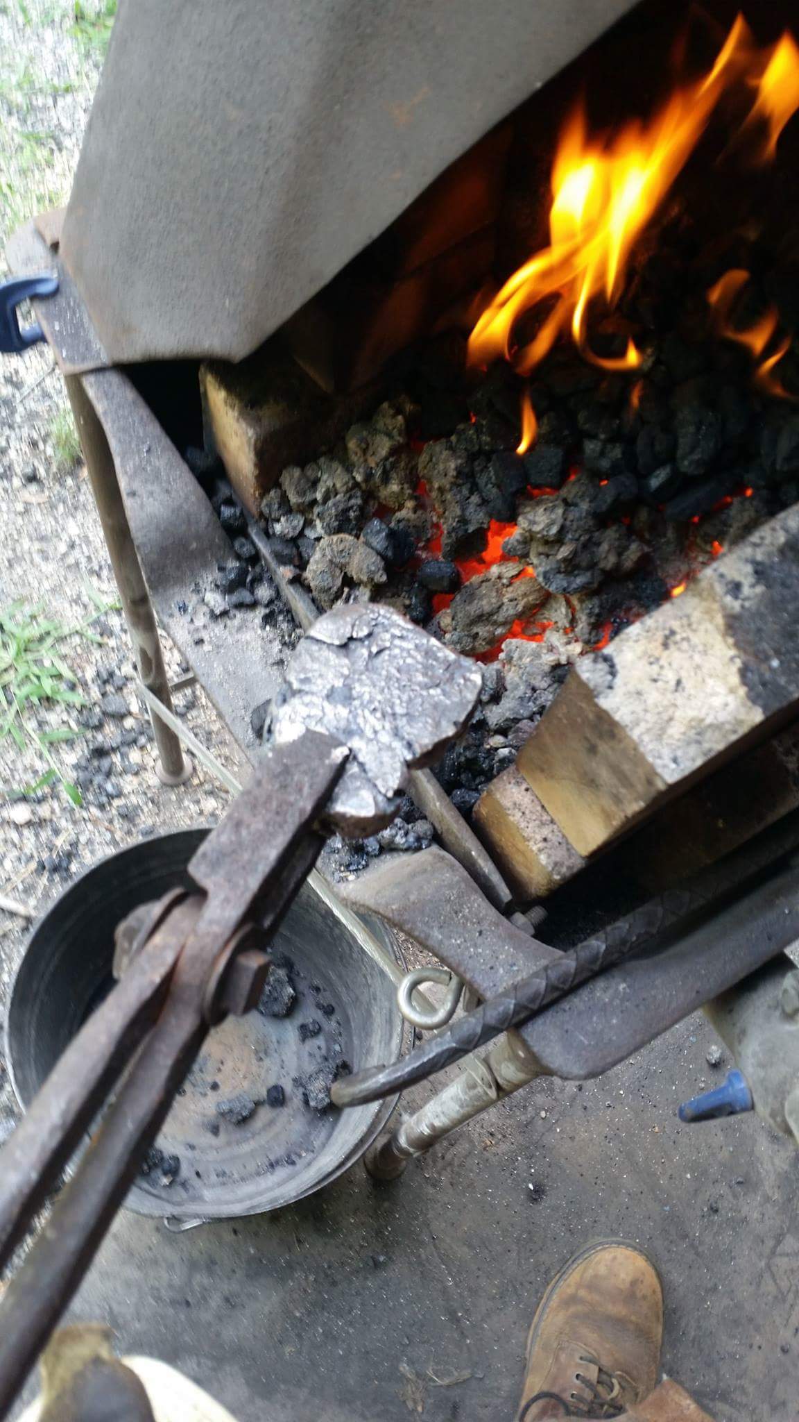 Working iron and high carbon steel bloom - Swordsmithing - I Forge Iron