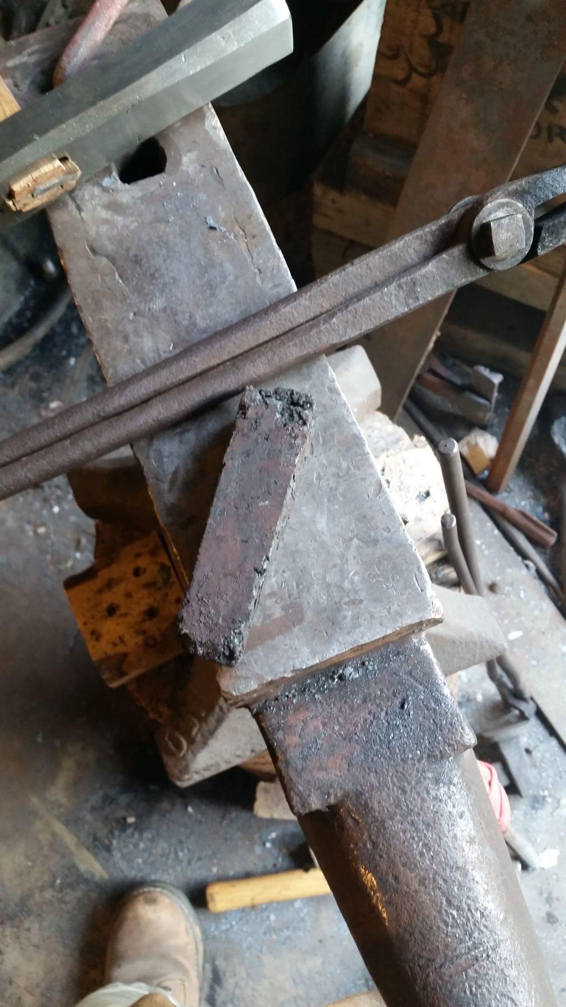 Working iron and high carbon steel bloom - Swordsmithing - I Forge Iron