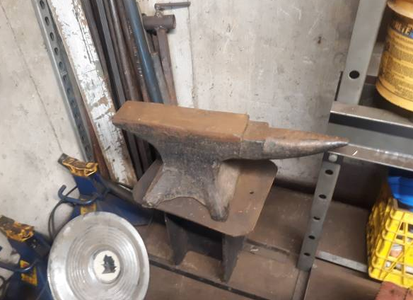 Anvil with no hardy or pritchel holes? - Anvils, Swage Blocks, and ...