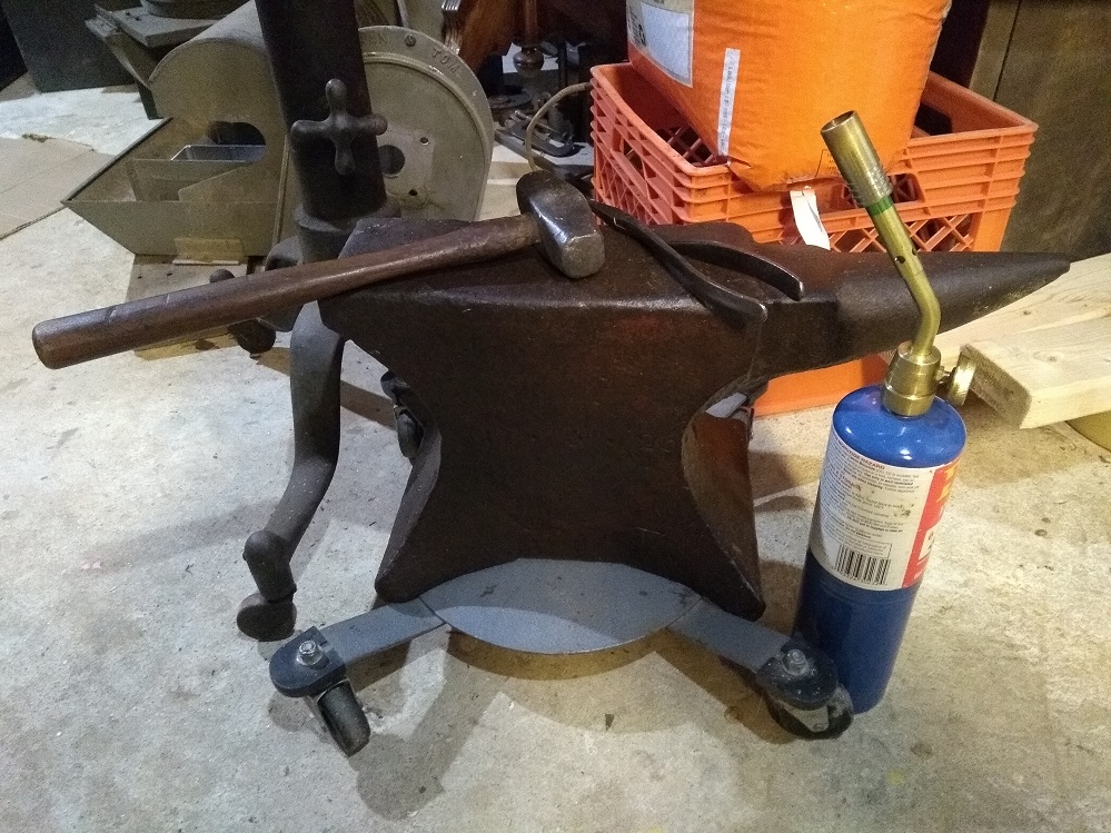 Had to Try the New Mousehole on a J-Hook - Member Projects - I Forge Iron